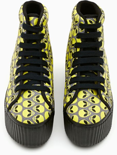 Nasty Gal Hiya Platform Sneaker Alien in Yellow (green aliens/black) | Lyst